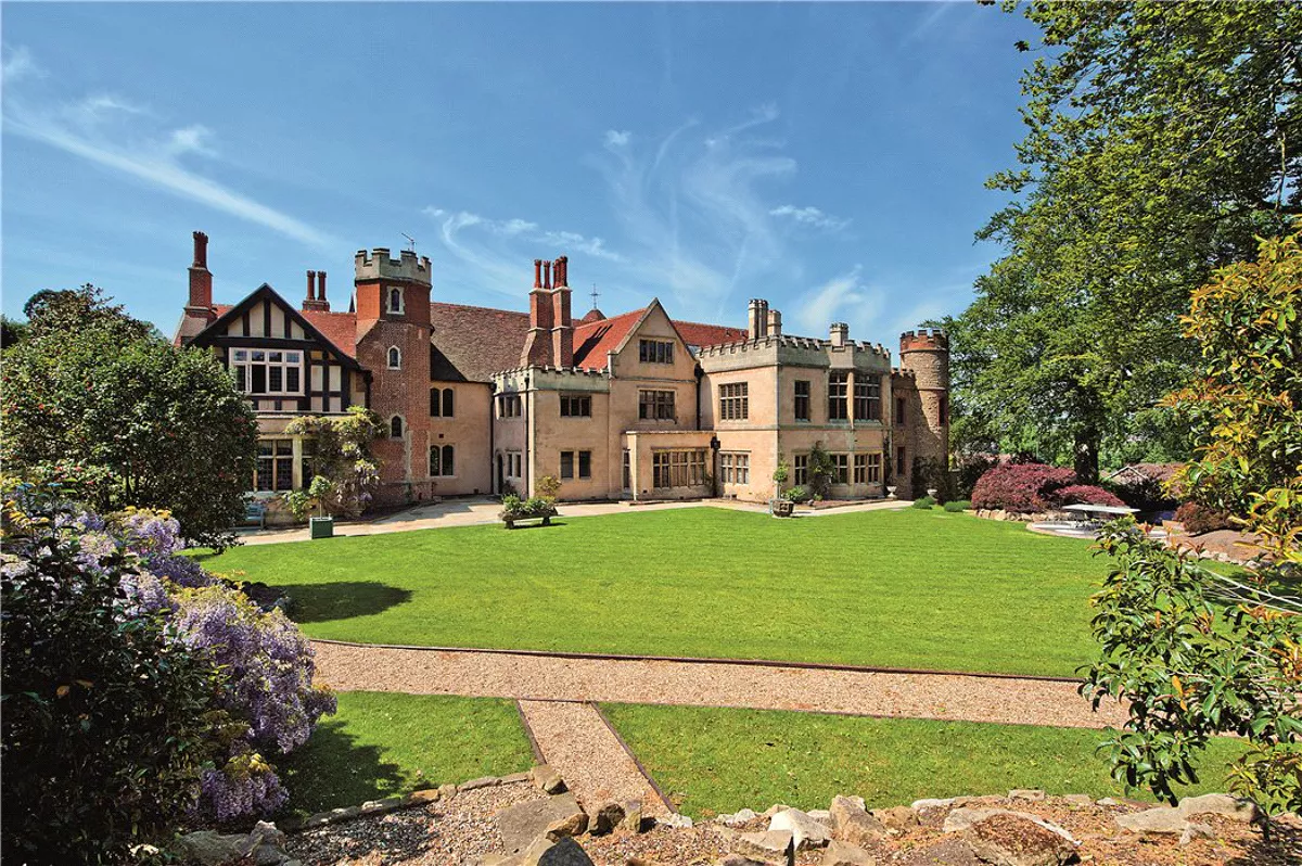 Wimbledon's Most Expensive House - Tennis Man
